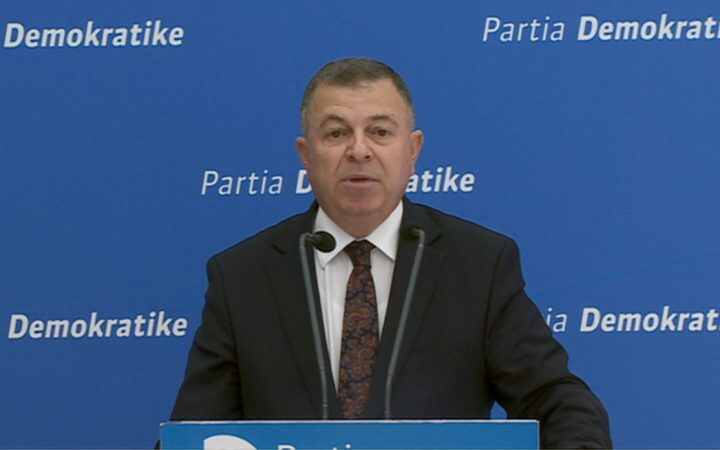 VIDEO/ Xhemal Gjunkshi denoncon aferën korruptive me shëtitoren e ...