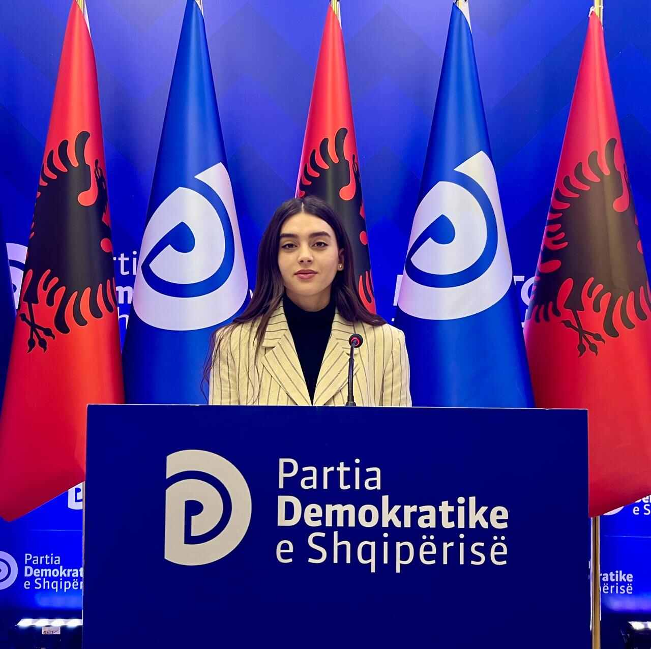Deputetja e PD, Andia Ulliri: Emigrimi i të rinjve po kthehet në nga ...