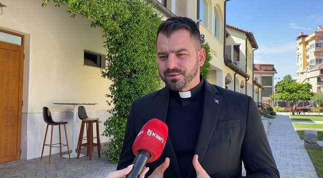 Projektligji për riprodhimin, besimet fetare kundër: Cenon shoqërinë ...