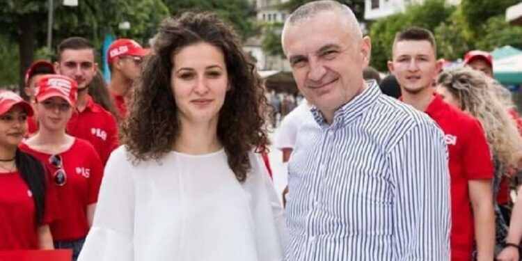 Silva Caka: Kur u arrestua Berisha, pse ju duket habi t’i ndodhë edhe ... Silva Caka: Kur u arrestua Berisha, pse ju duket habi t’i ndodhë edhe ...