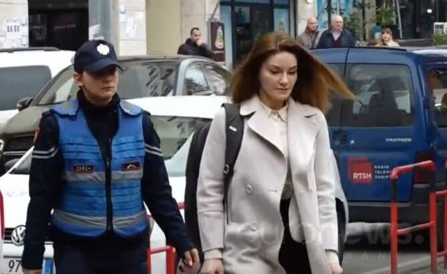 Fustanet dhe bizhutë 800 mijë euro, reagon për herë të parë Ajola Xoxa ...