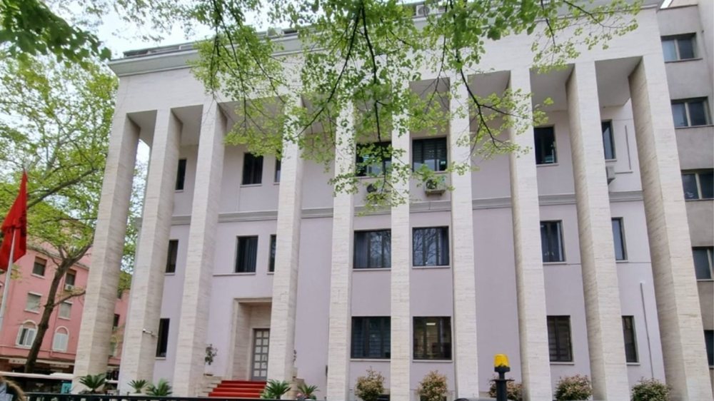 Kërkesa e Berishës për përjashtimin e trupës gjykuese/ Gjykata e lartë ...