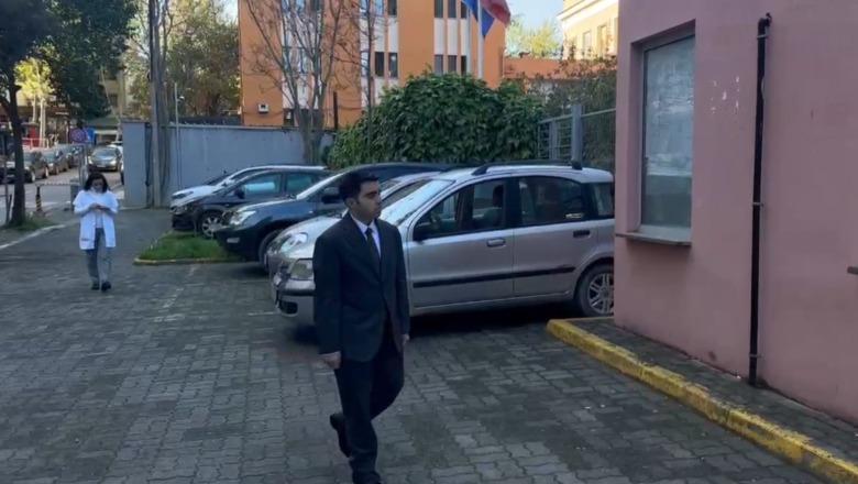 Kreu i Komisionit të Prokurimeve Publike Jonaid Myzyri u paraqit në ...