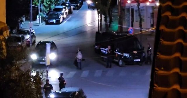 Policia 'zbarkon' pas mesnate në Elbasan, raportohen 40 të arrestuar ...