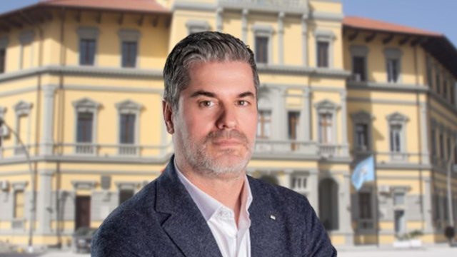 E papritur/ Jep dorëheqjen kryebashkiaku i Vlorës Ermal Dredha - Gazeta ...