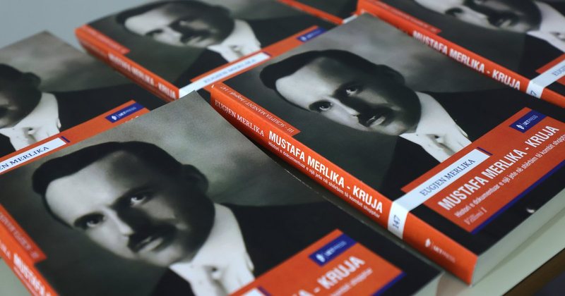 DORËSHKRIM nga biografia e re e Mustafa Merlika KRUJËS: Firmëtar i ...