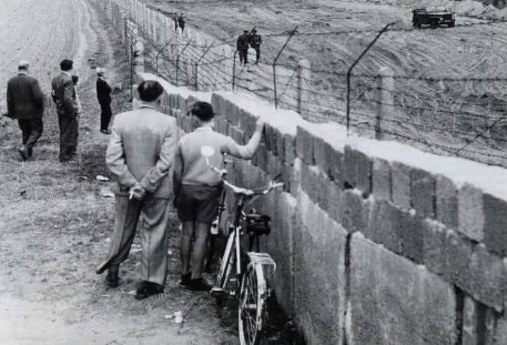 1989/Muri i Berlinit ra por në Shqipëri Sigurimi vijonte përgjimet ...