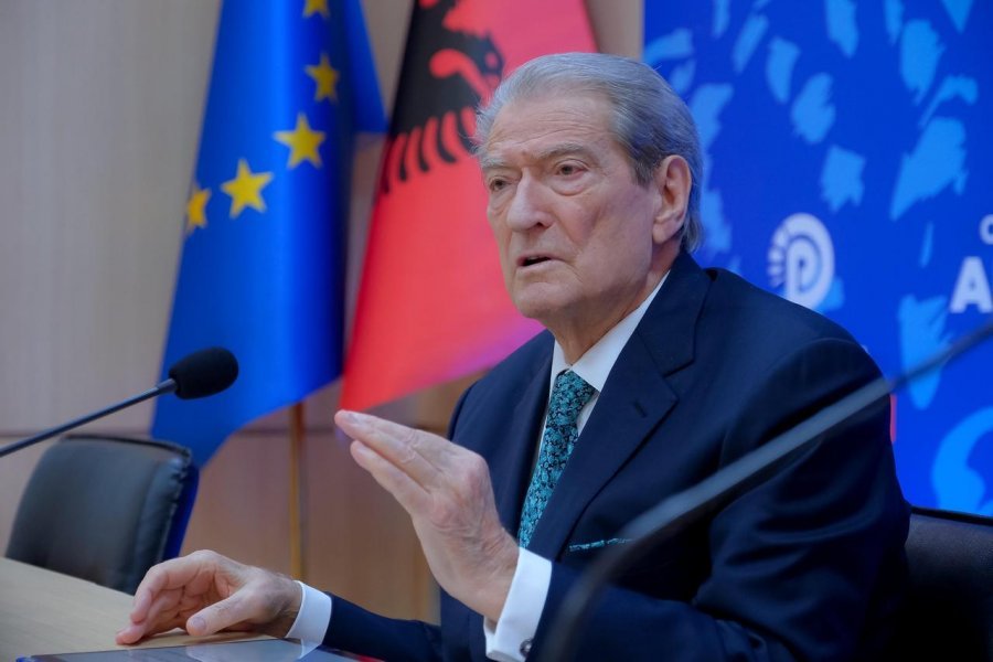 ‘Kunata e Fatmir Xhafës, përgjegjëse...’/ Vlora pa ujë, Berisha: Vodhën ...
