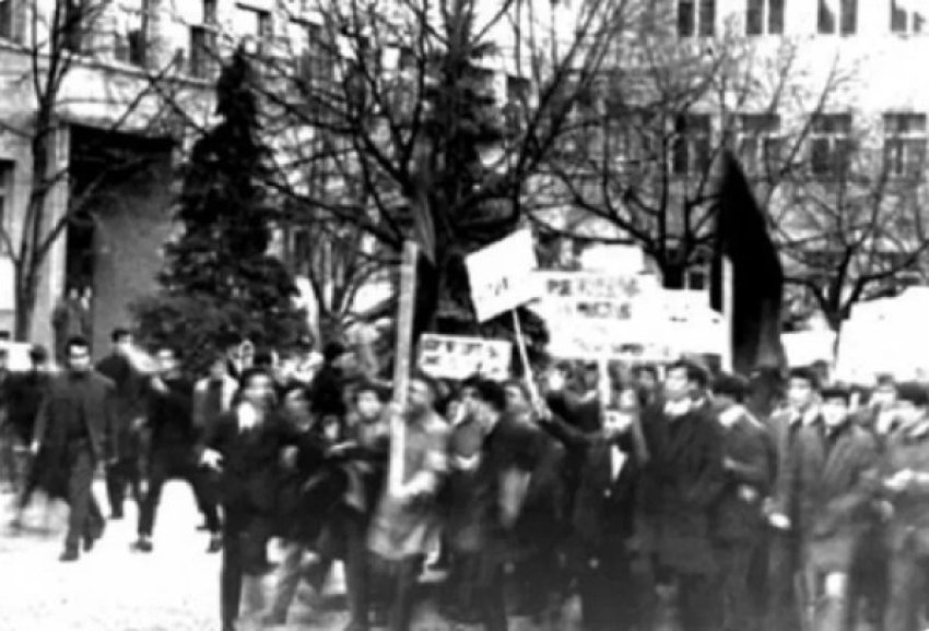 HISTORI/ Demonstrata studentore e 11 marsit - Gazeta Bulevard