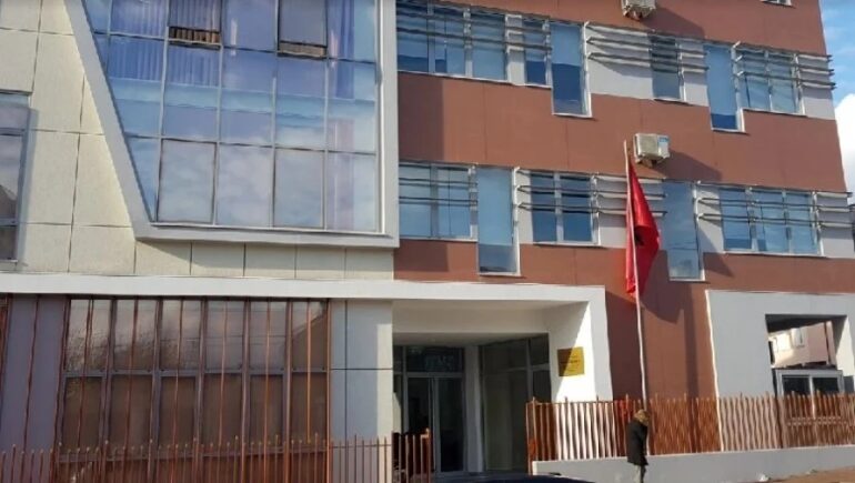 Me kërkesë të Prokurorisë, gjykata jep masa sigurie për tre ish ...